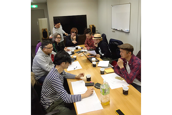 ROOTS 66、白熱のバンドメンバー会議に潜入！｜DI:GA ONLINE｜ライブ・コンサートチケット先行 DISK GARAGE（ディスクガレージ）